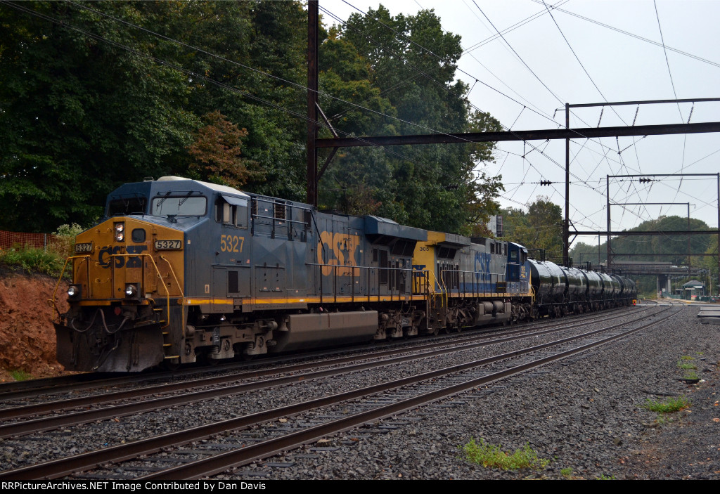 CSX ES40DC 5327 leads Q418-09